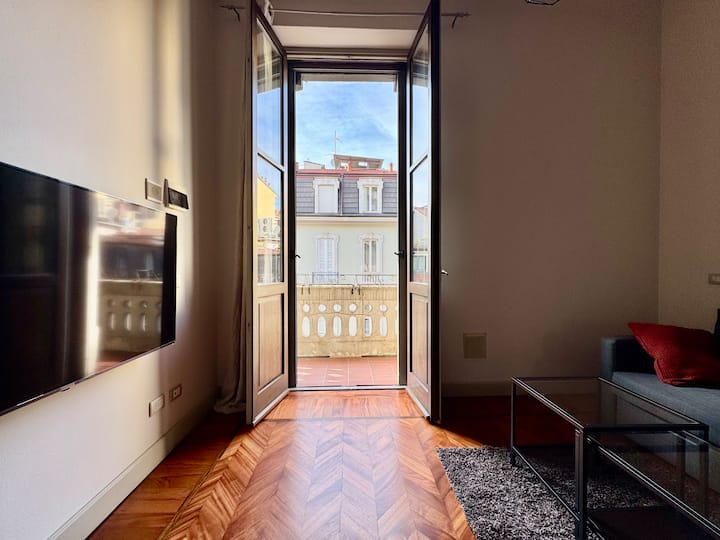 Elegant 2br Apartment Close To Duomo - Milan