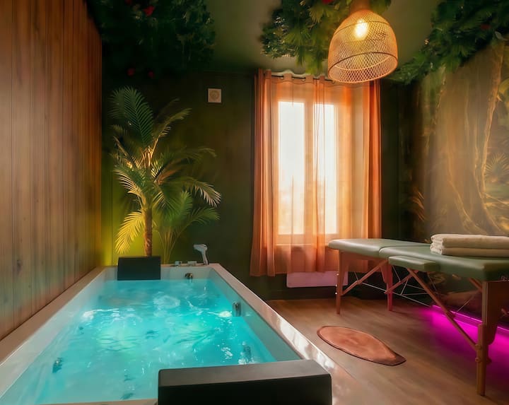 Jungle Love Room Avec Balnéo & Table De Massage - Belfort