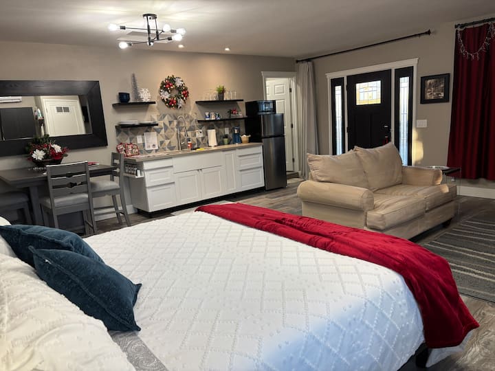 Charming Christmas Casita - Prescott Valley, AZ