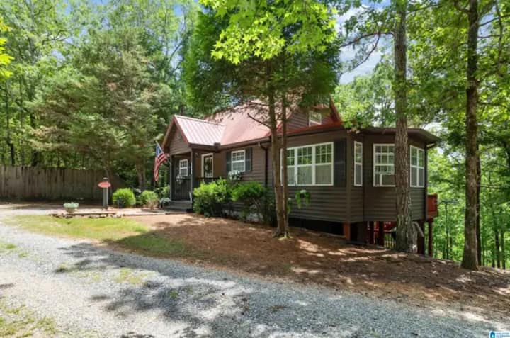 Beautiful Lay Lake Cottage • King Bed + Kayaks! - Alabama