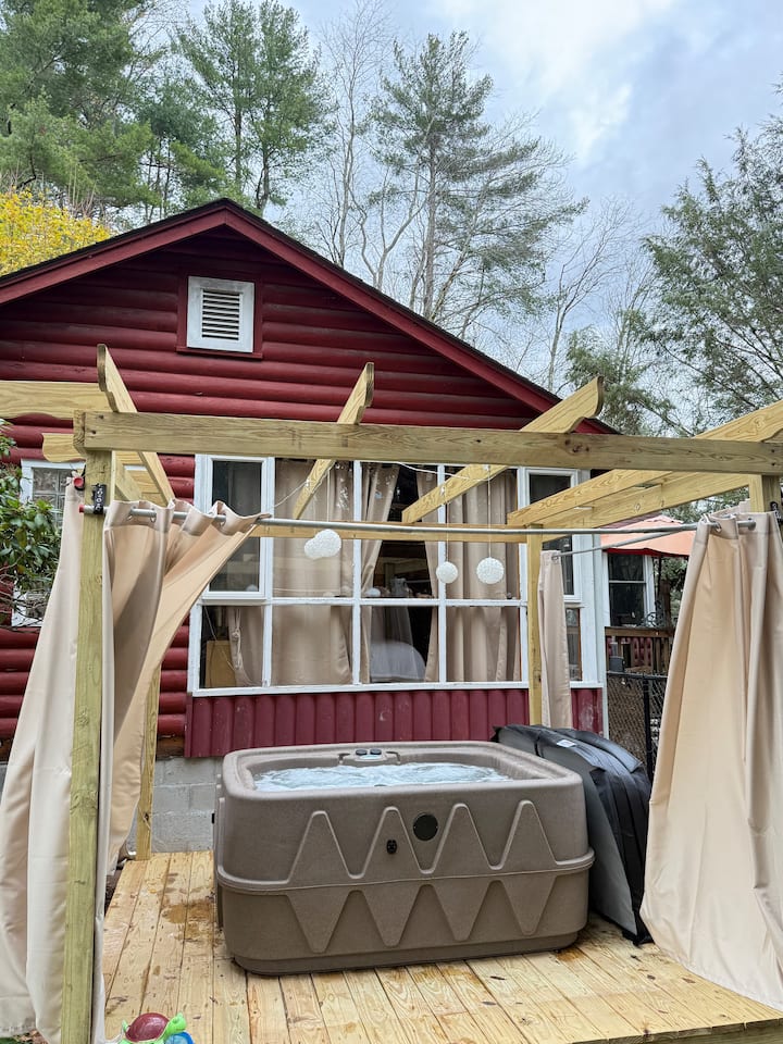 Jacuzzi Hot Tub Bethelwood - Bethel, NY