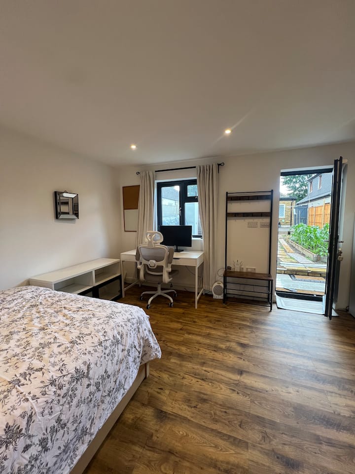 W London Studio With Garden View - Harrow