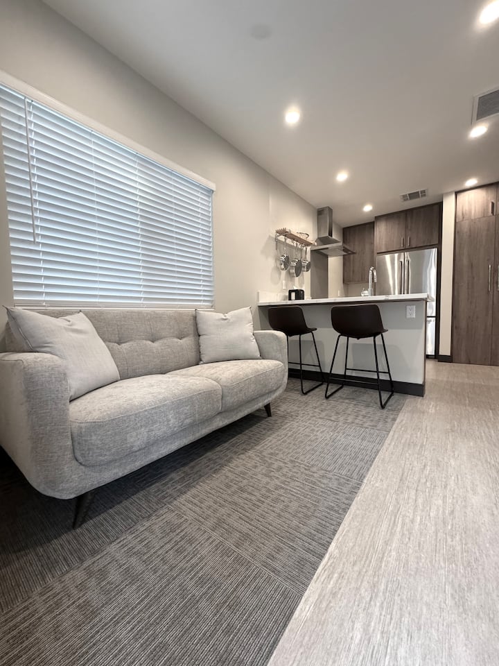 Modern 1 Bedroom Apartment - Monrovia, CA