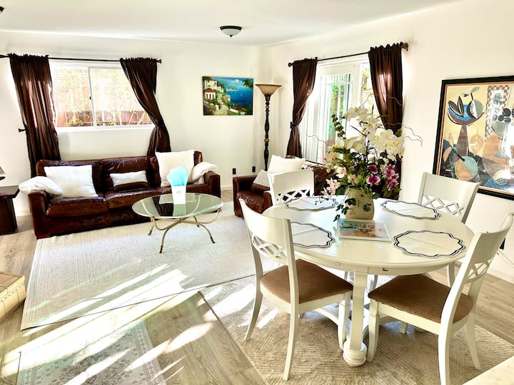 Delightful 2- Bedrm. Downtown Sb - Santa Barbara, CA