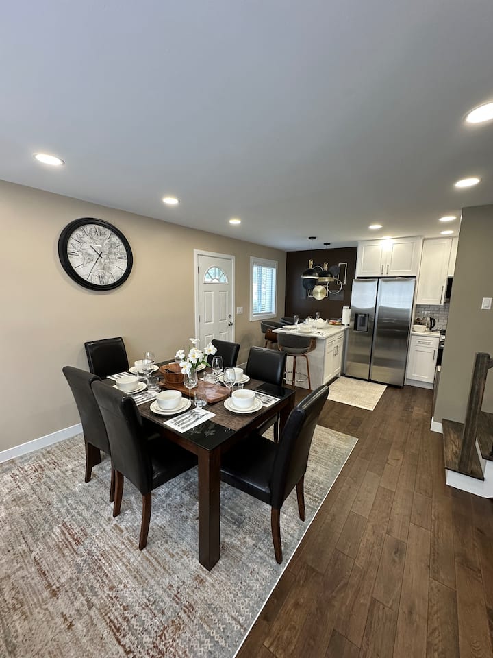 Charming 3br/2ba Retreat At Villa Park - Elmhurst