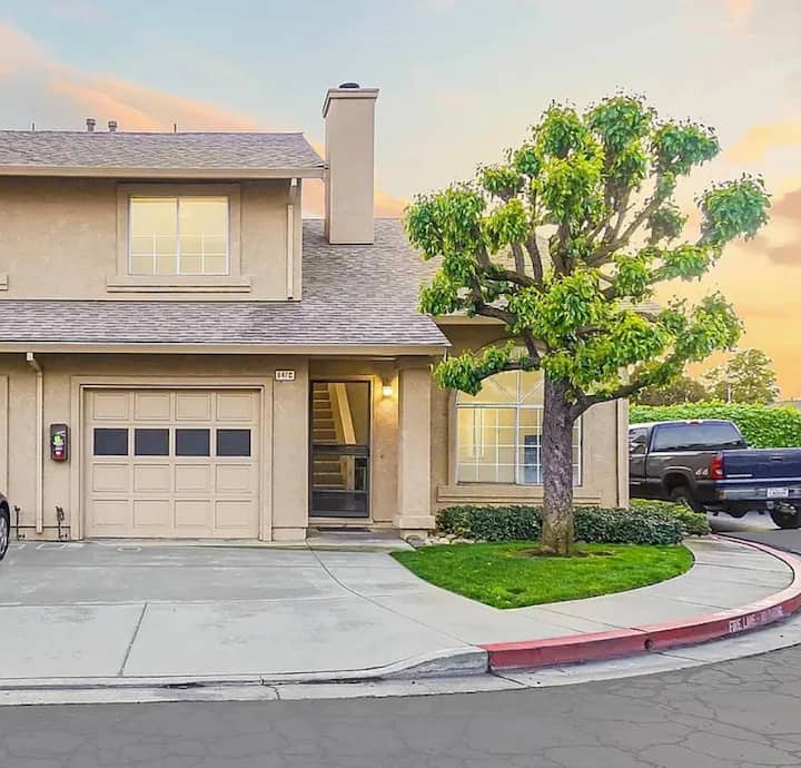 Bright Spacious Home With Everything Closeby - Hayward, CA