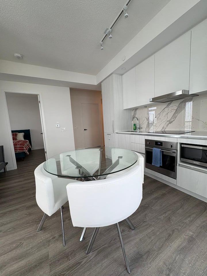 Modern Furnish 1br  & Den Condo Vaughan - Ontario