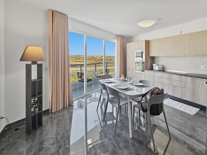 Serenity 5 2br Enjoying Open Country Views - Malta