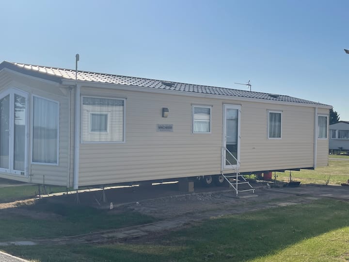 Stunning Waterside Retreat - Maldon