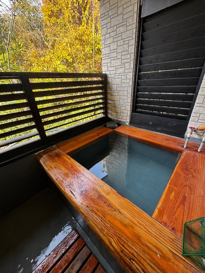 洞爺湖プライベート温泉ヴィラ - 贅沢な湖畔の隠れ家 - Date