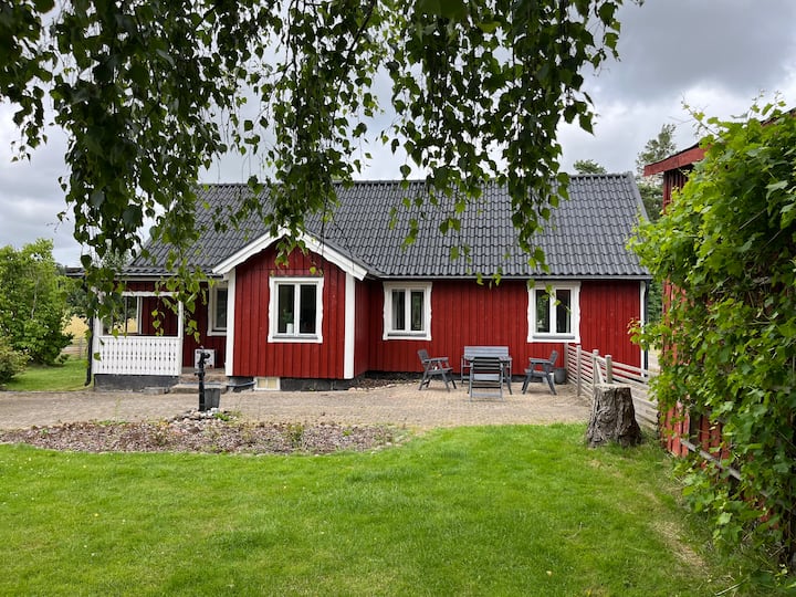 Lantligt Hus Med Härlig Utemiljö - Laholm