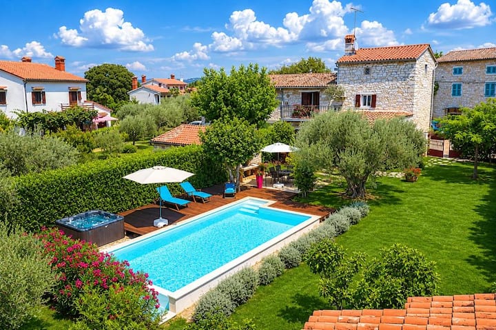 Villa Rossa With Pool & Jacuzzi - Poreč
