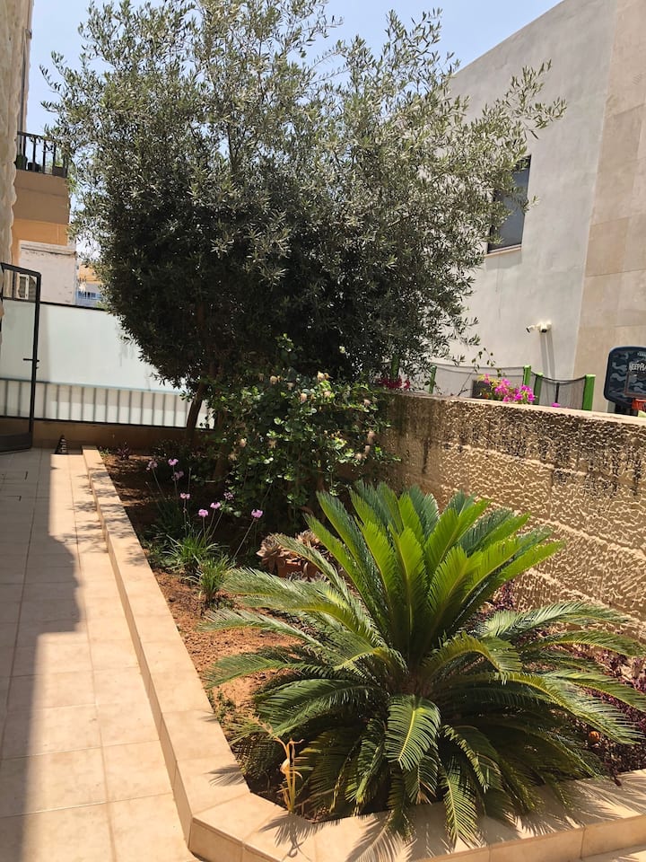 Central, Quiet & 420 Friendly - Malta