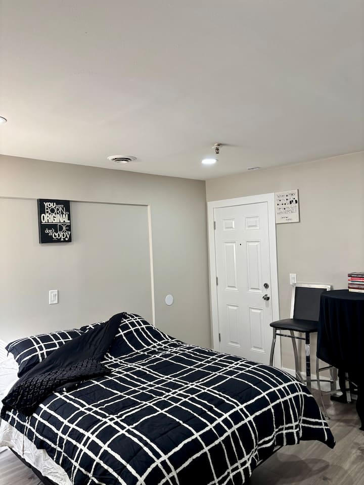 Newly Renovated Apt- <10 Mins From Ewr - New York City