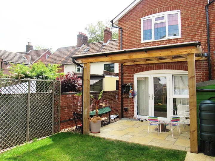 Central Ringwood Cottage With Garden. - Ringwood