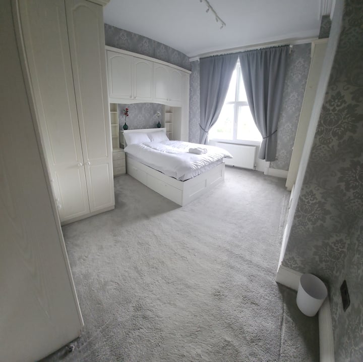 Double Room Near Bri Hospital, West Yorkshire - Bradford