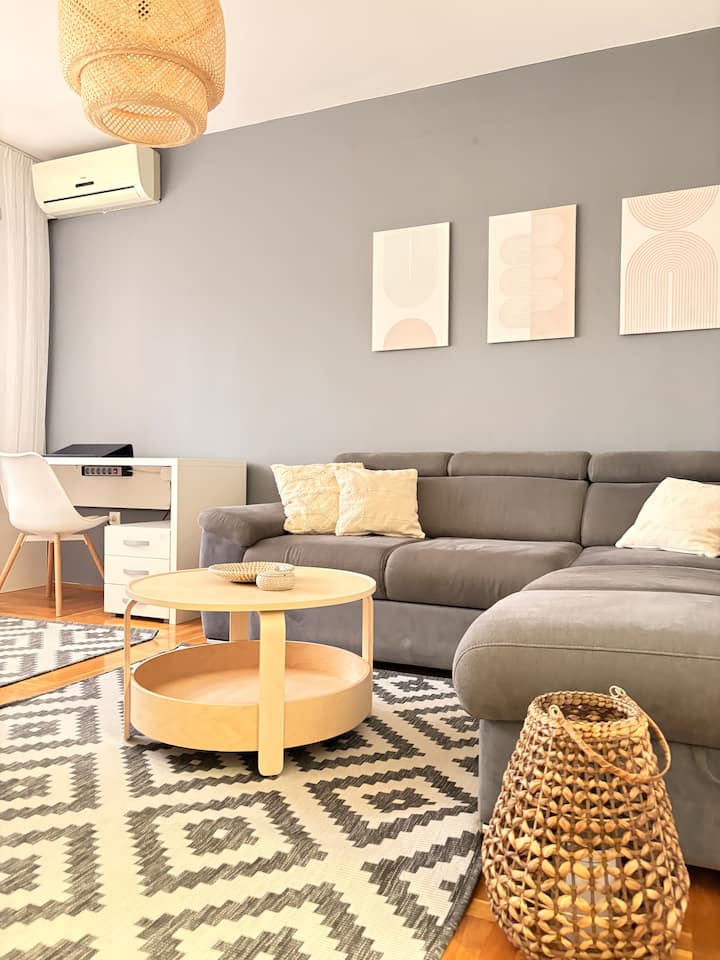 Apartman Koji Spaja Mir, Stil I Udobnost/2 Spavaće - Novi Sad