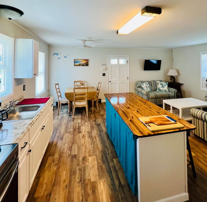 Roy’s Place-water View - Recent Renovation - Chincoteague, VA