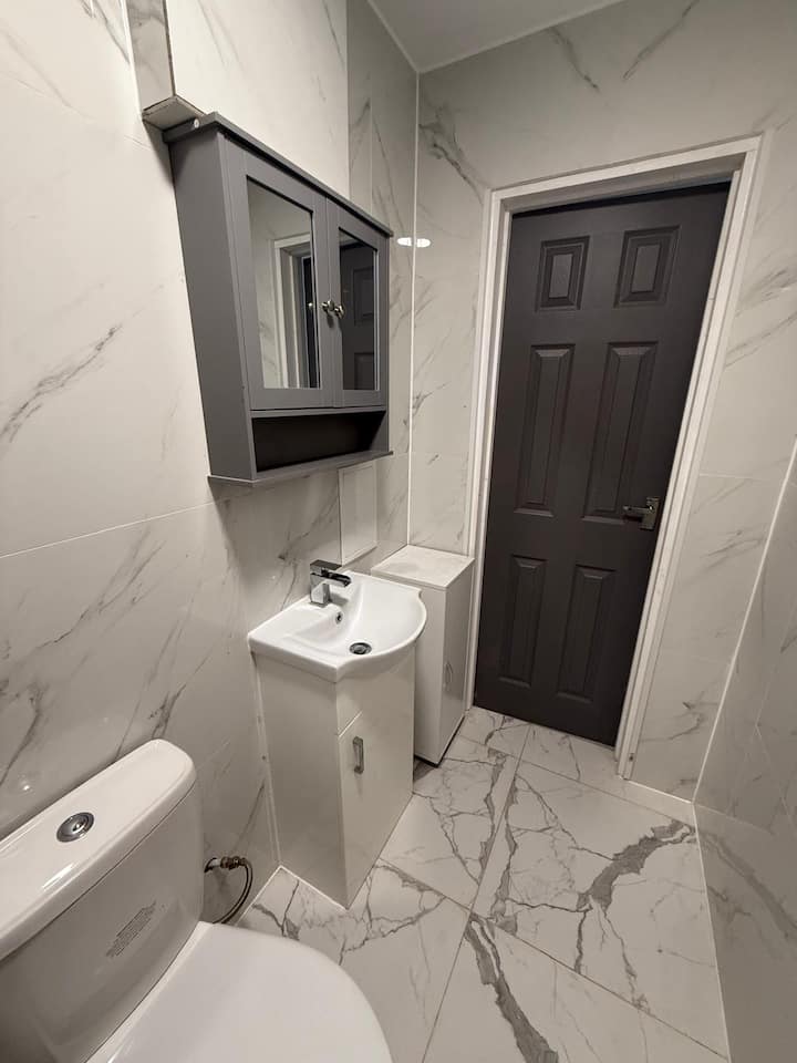 Modern Studio In Edgware (Ha8) - Edgware