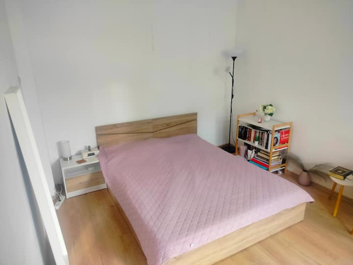 Уютна стая в сърцето на града. - Sofía