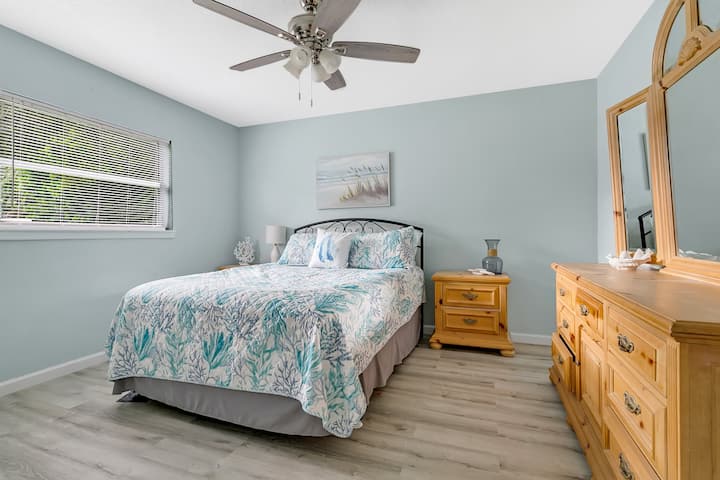 Space Coast Retreat With Fenced Yard | King Bed - Merritt Island, FL