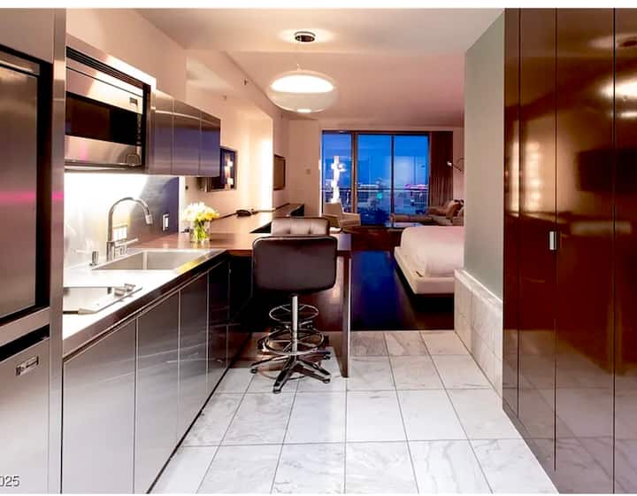 Vegas Stay – No Resort Fee - Free Valet & Parking - Las Vegas, NV