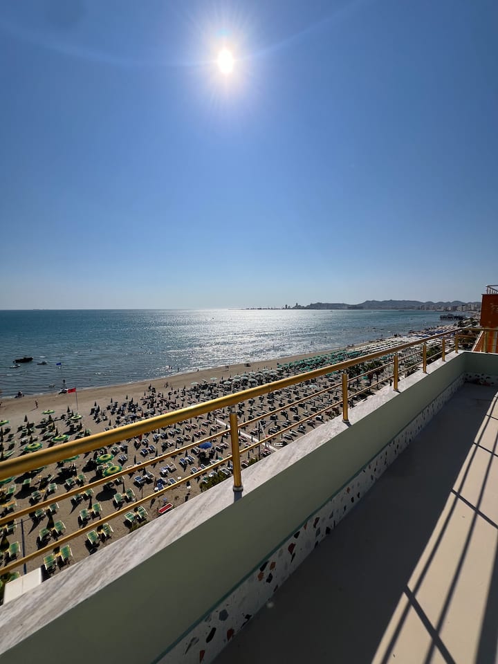 Cool Seaview Penthouse - Durrës