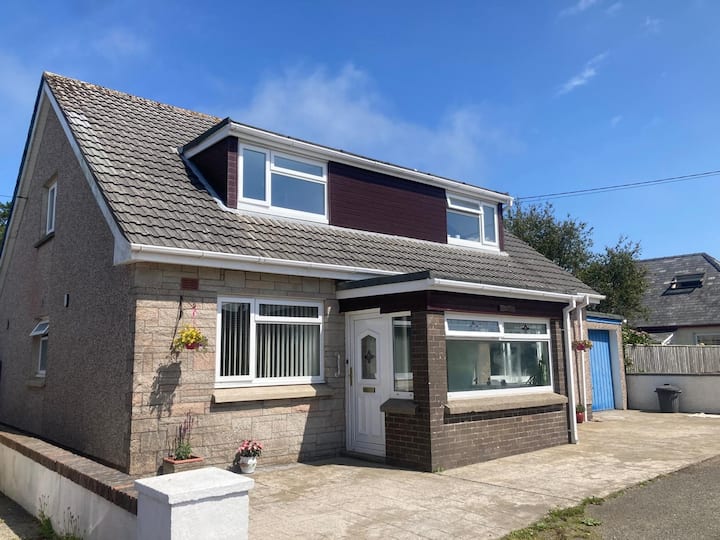 Coastal Village Retreat, Family And Dog Friendly. - Llangrannog