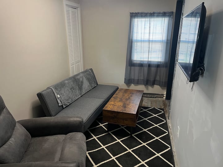 2 Bedroom Cottage With Parking - Greenwich, NY