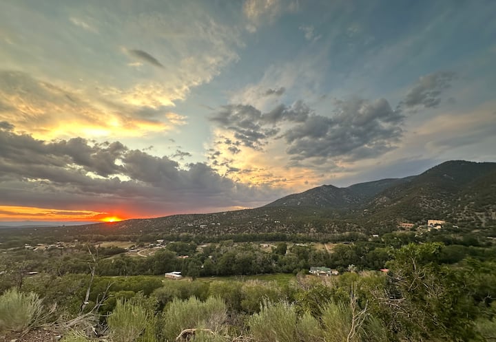 Charming Taos Ski Valley Condo - University of New Mexico, San Cristobal