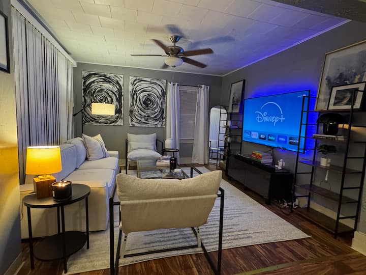 Nice King Bed Room Near Downtown - Buffalo, NY