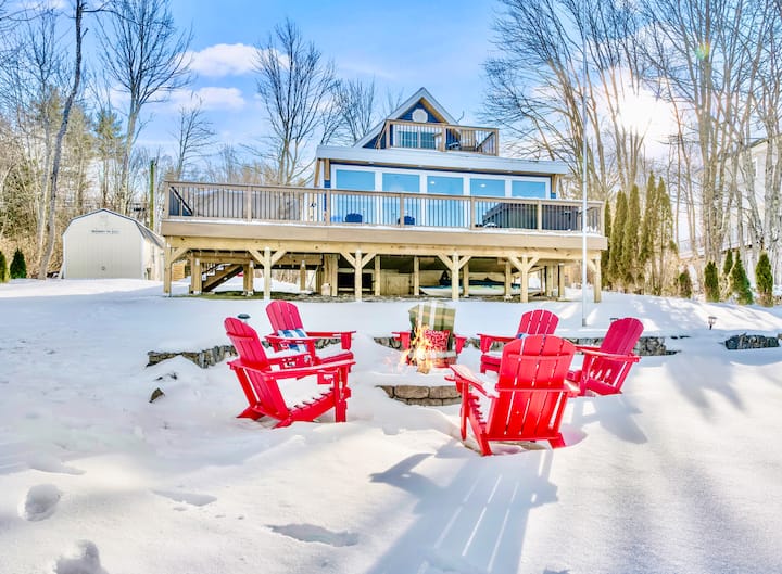 Snowglobe Retreat: Hot Tub, Skiing, Kid-friendly - New Hampshire (State)