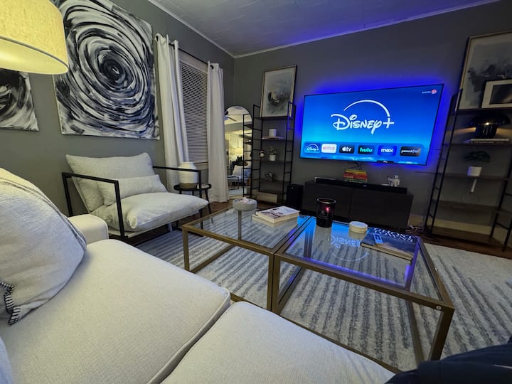 Home That Sleeps 18, Close To Downtown. - Buffalo, NY