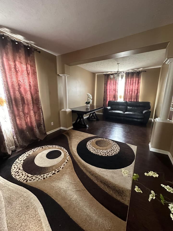 Large Beautiful House Near I80 - Gretna, NE