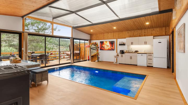 Isıtmalı Kapalı Havuzlu & ŞöMineli Ev • Woo Urla - Barbaros