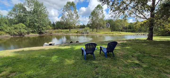 Chalet Au Pied De L'étang - Lake Wallace, Wallace Pond