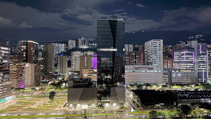 Nice Apt+pool+gym+ac+parking+tv+jacuzzi+@poblado - Medellin, Antioquia, Colombia