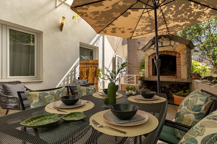 Hidden Garden • Stylish Retreat In Old Town - Tučepi