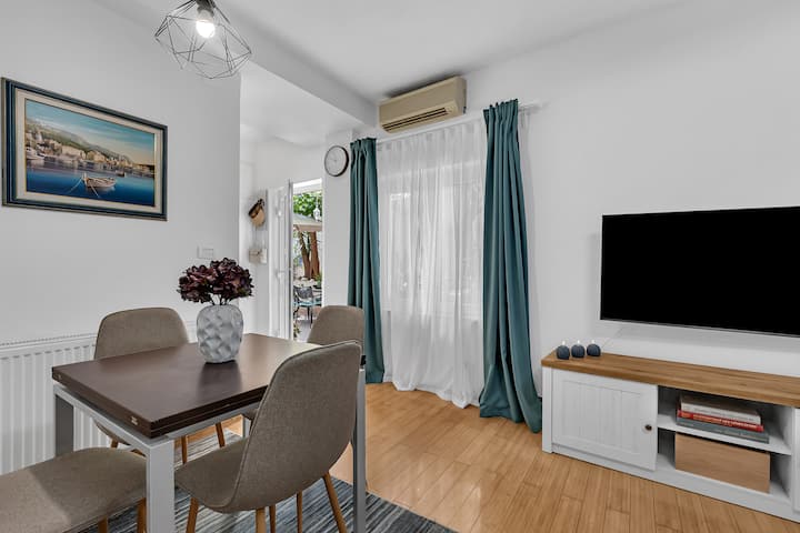 Hidden Garden • Stylish Retreat In Old Town - Promajna