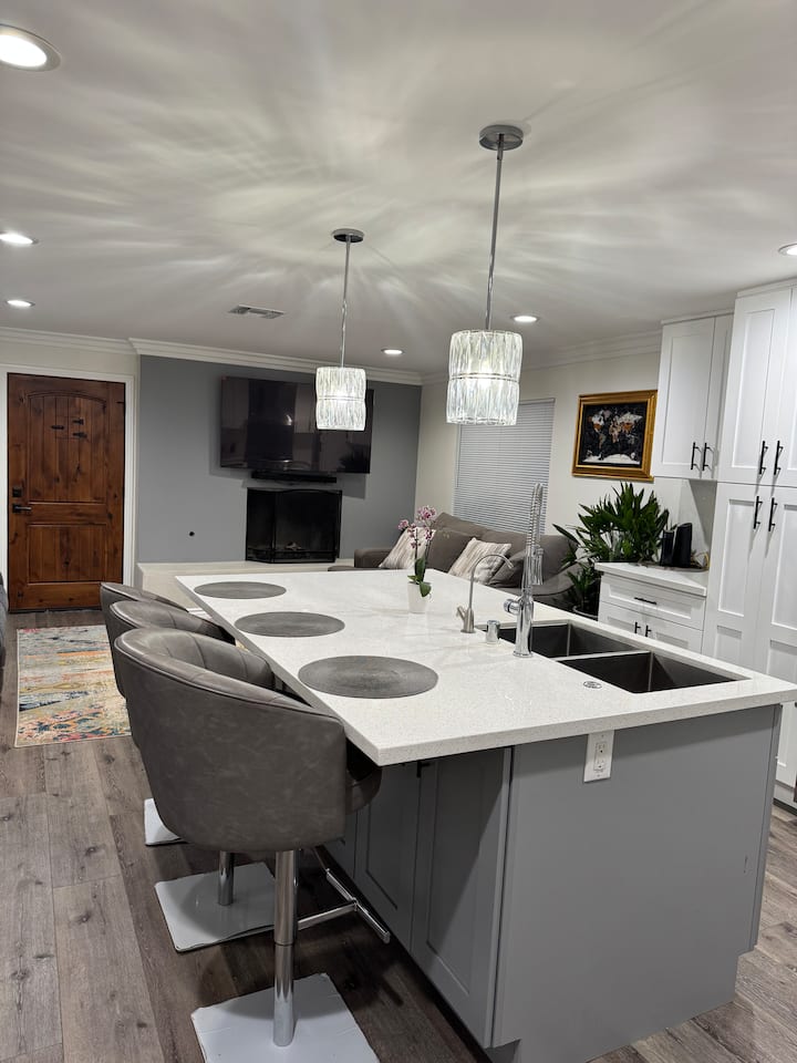 Sun-kissed Guesthouse -Private - Thousand Oaks, CA
