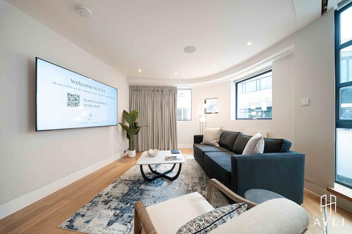 Two-bedroom Apartment With Balcony And Sofa Bed - London