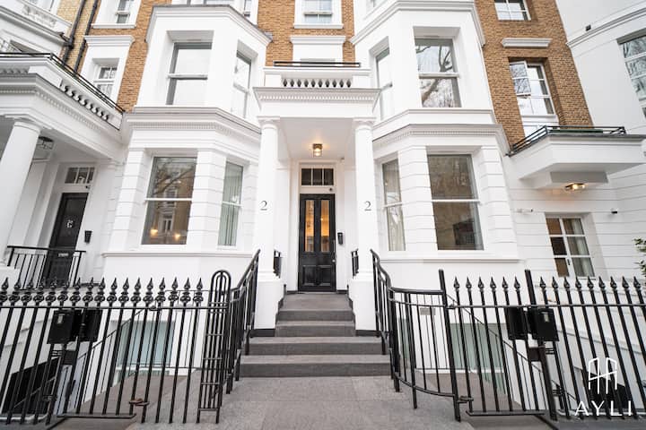 Two-bedroom Apartment With Balcony And Sofa Bed - London