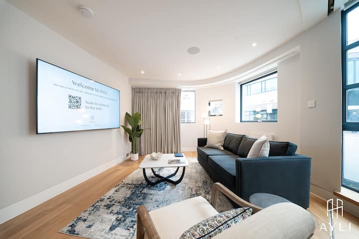 Two-bedroom Apartment With Balcony And Sofa Bed - London