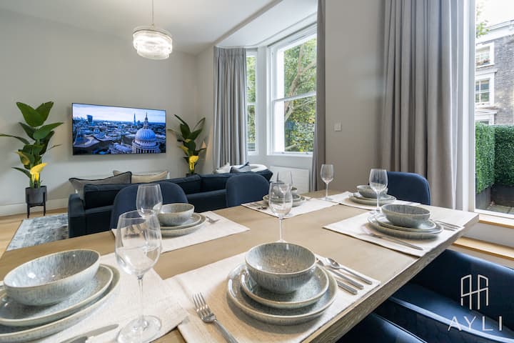 Two-bedroom Apartment With Balcony And Sofa Bed - London