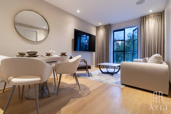 Two-bedroom Apartment With Balcony - London