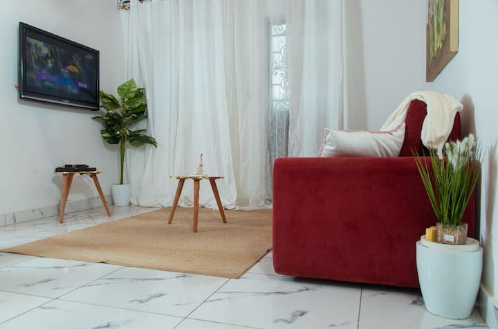 Peaceful 1-bedroom Appart W City View & Sunlight - Yaounde