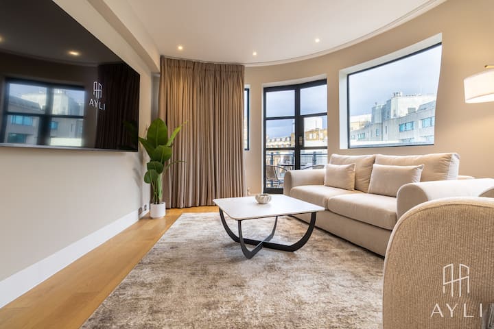 Two-bedroom Apartment With Balcony - London