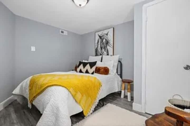 Chic Spacious Home 5 Mins To College & Fred Health - Frederick, MD
