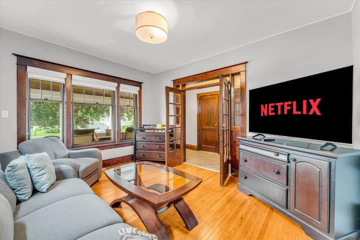 Niagara Century Home | Theatre | Griddle | Bbq - Niagara Falls