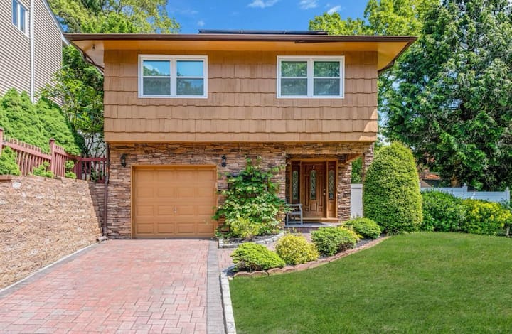 Modern Family Retreat! - Huntington, NY